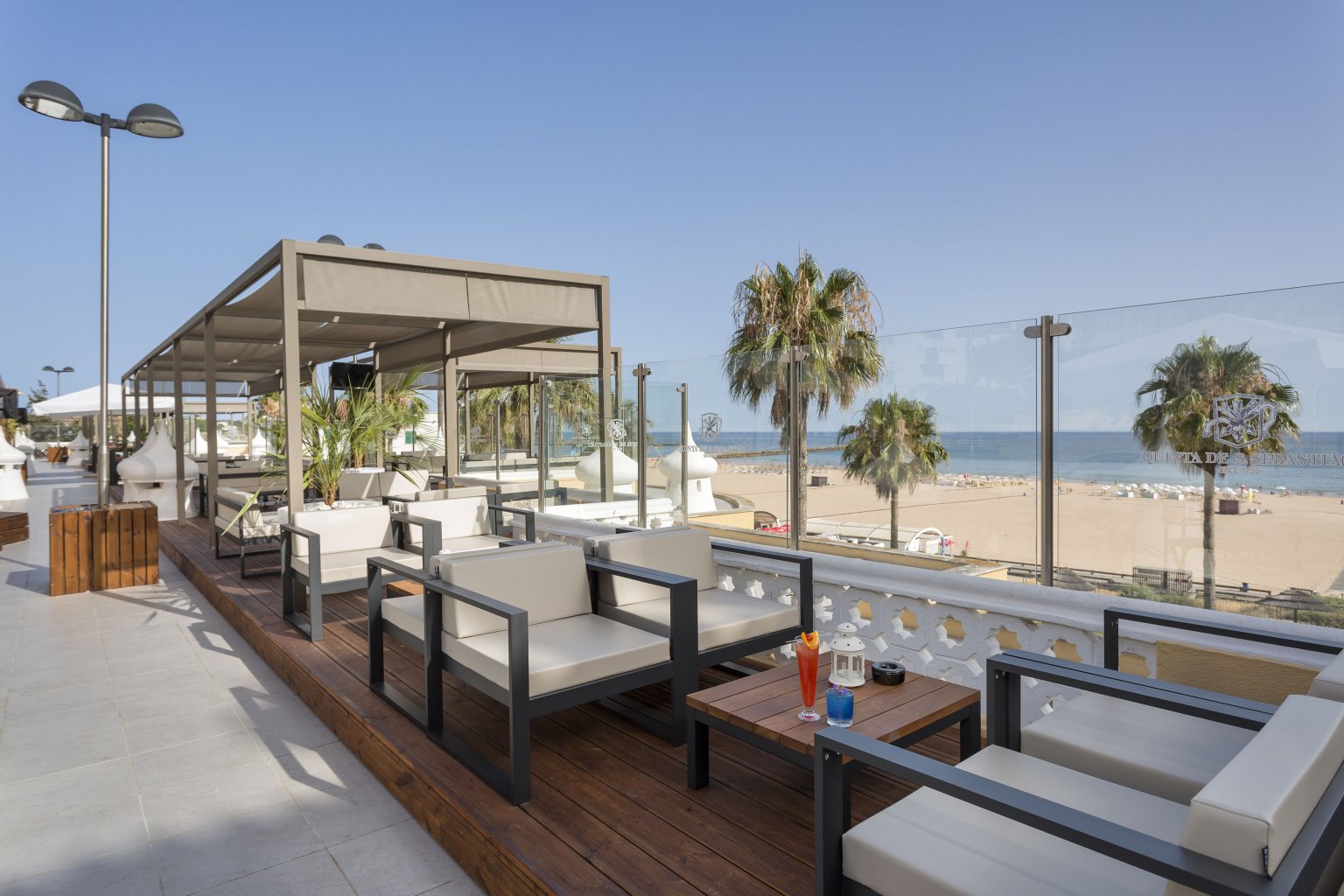 Restaurants & Bars - AP Oriental Beach - Hotel in Portimão, in front of ...